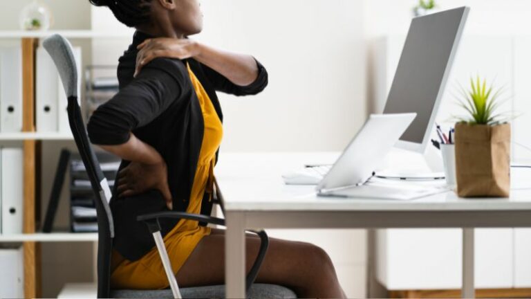 Richtig sitzen in 5 einfachen Schritten (Anleitung)